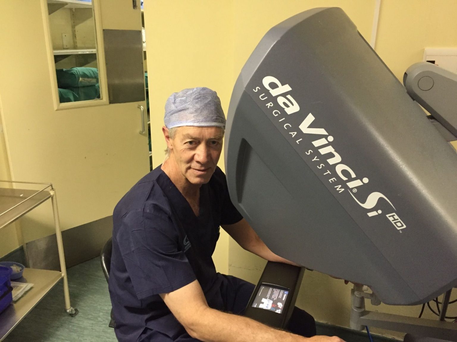 Top SA urologist becomes first to complete 1 000 robotic surgeries ...